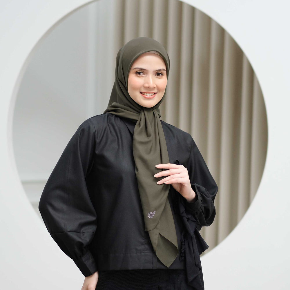 HIJAB DEENAY LIZA MATTE VOAL SERIES – Deenay.id