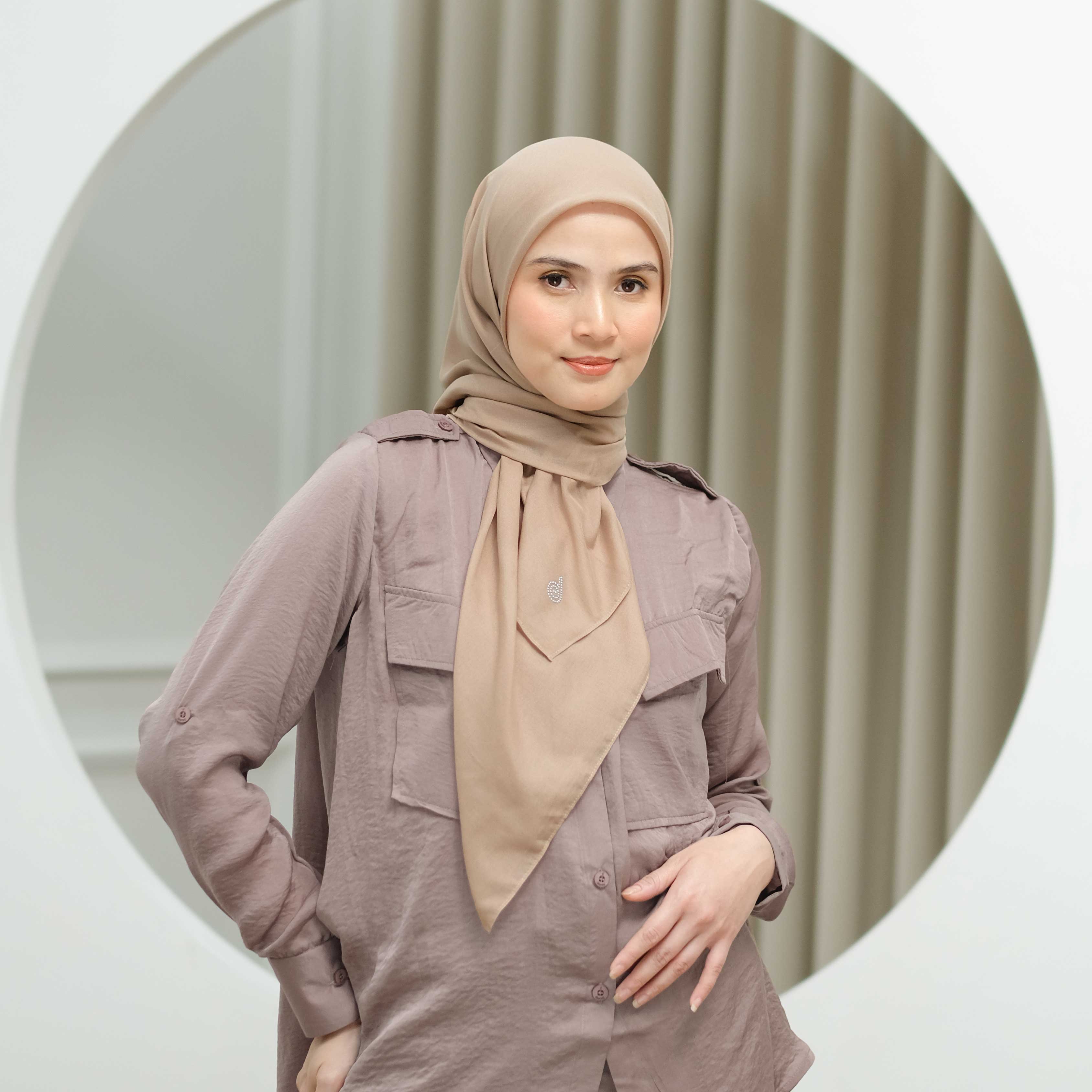 HIJAB DEENAY LIZA MATTE VOAL SERIES – Deenay.id