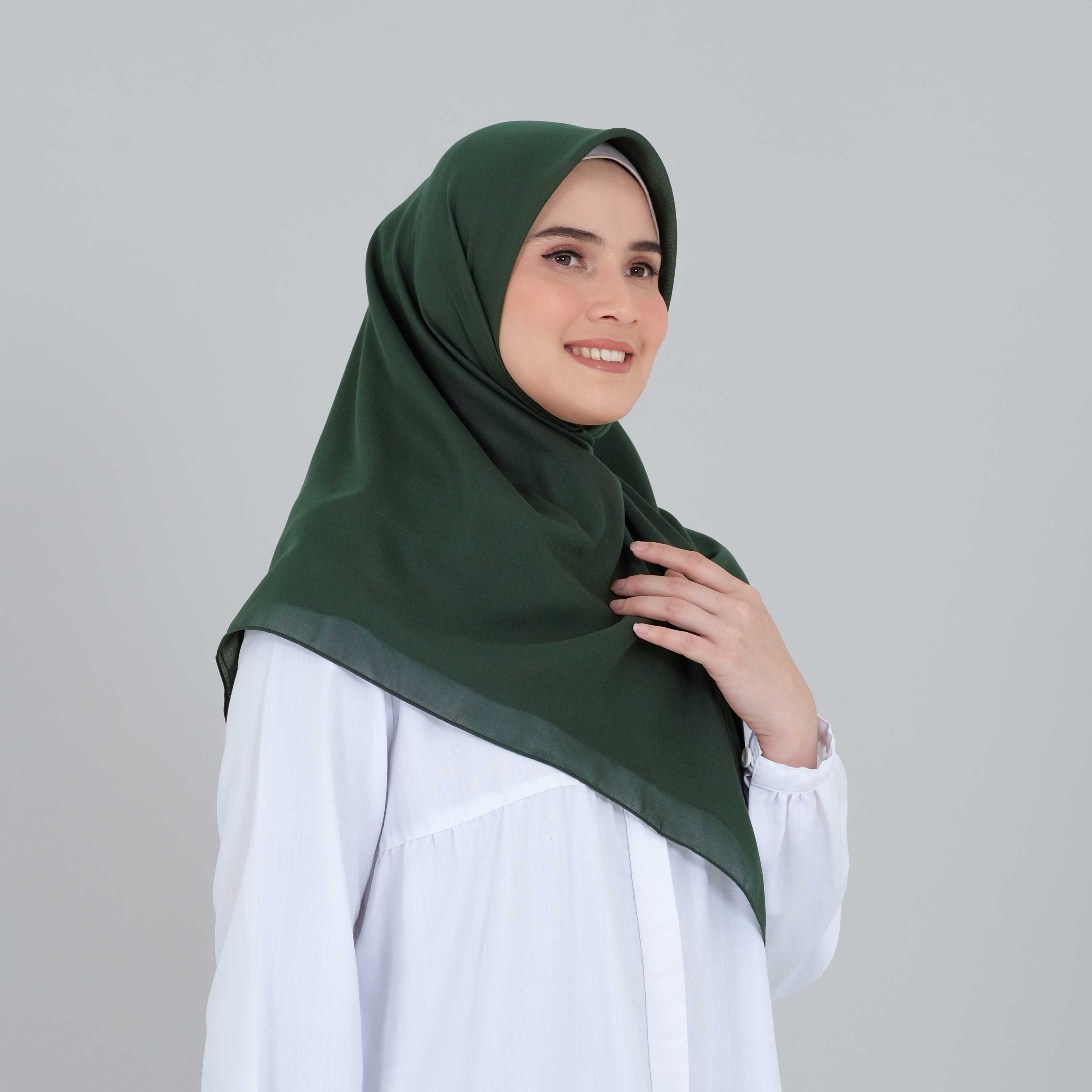 HIJAB DEENAY LIZA PLAIN MATTE GOLD VOAL SERIES VOL. 1 – Deenay.id
