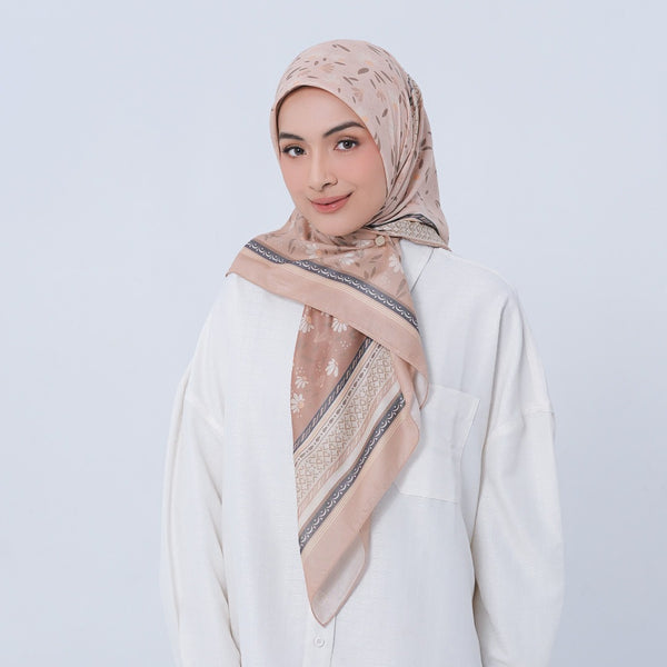 HIJAB MOTIF DEENAY DAISY SERIES – Deenay.id